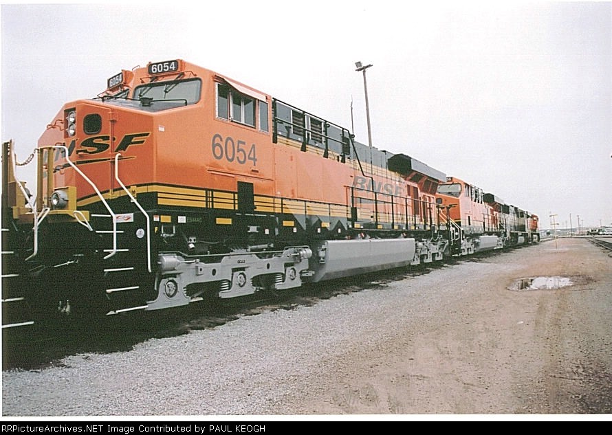 bnsf 6054 and BNSF 6056 at Lincoln motor works.